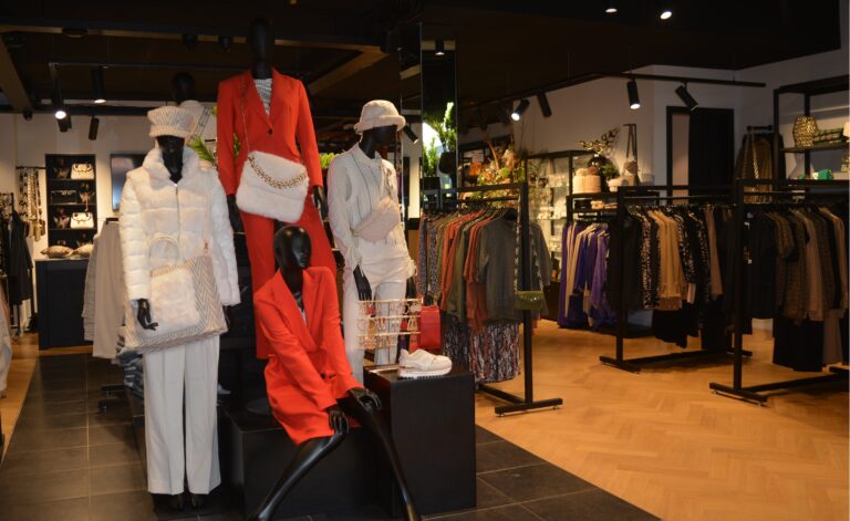 Dressed by Debbie - In Hoorn